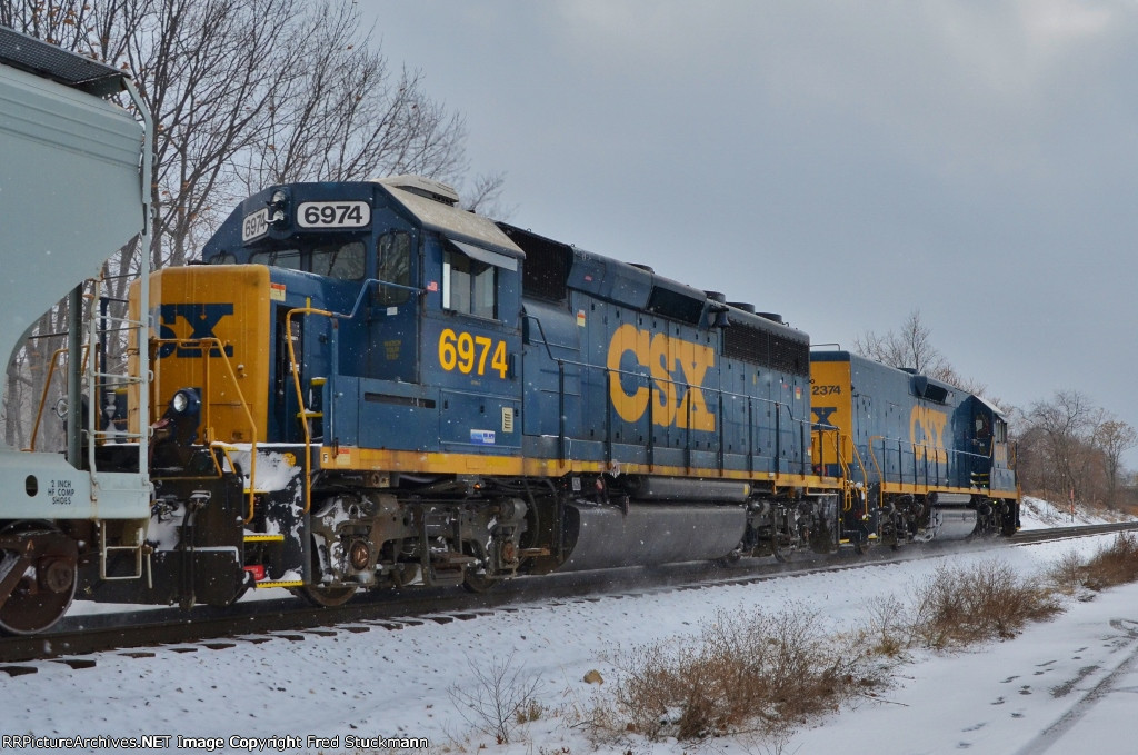 CSX 6974 powers D750.